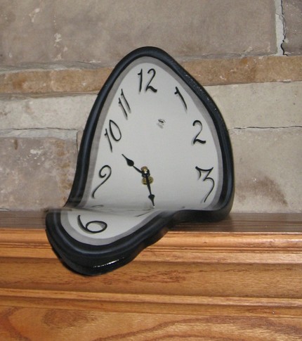 Melting Wall Clock – 7 Gadgets